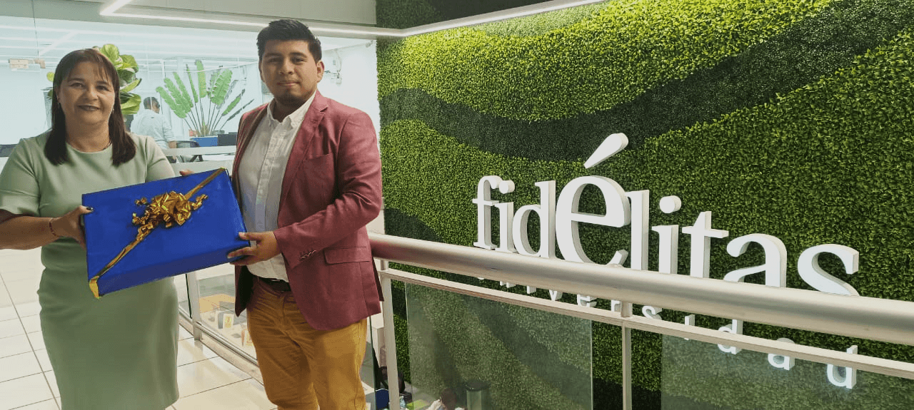 Ariel Ramos solventa requerimiento en sistemas y ganó un premio